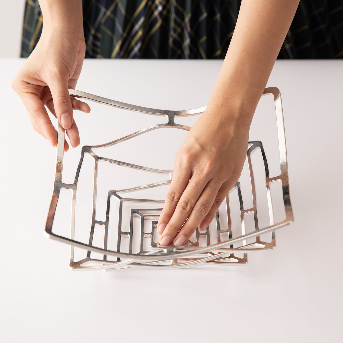 Nousaku - KAGO Bendable Tin Basket - Square L – Kaz's Knife and Kitchenware